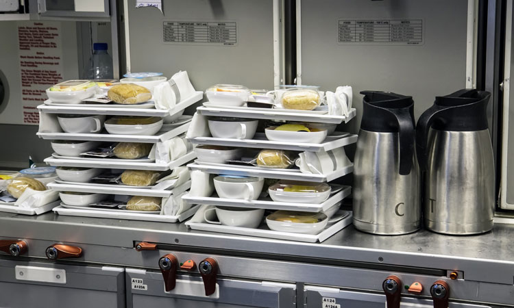 Airlines contribute 5.7m tonnes of waste each year - New Food Magazine